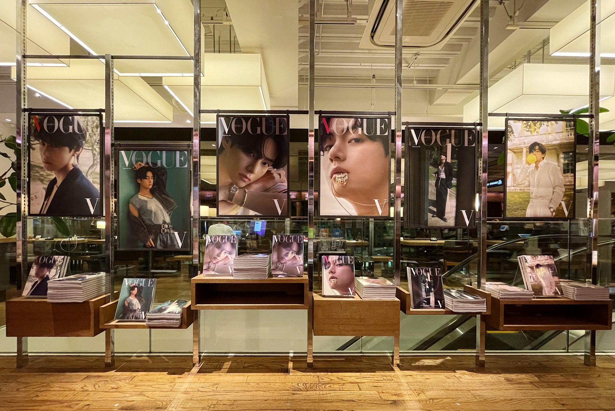 BTS テテがカバーを飾った雑誌「VOGUE KOREA 10月号」が日本でも発売決定！！発売日・購入方法 | BTS 防弾少年団 【情報サイト】